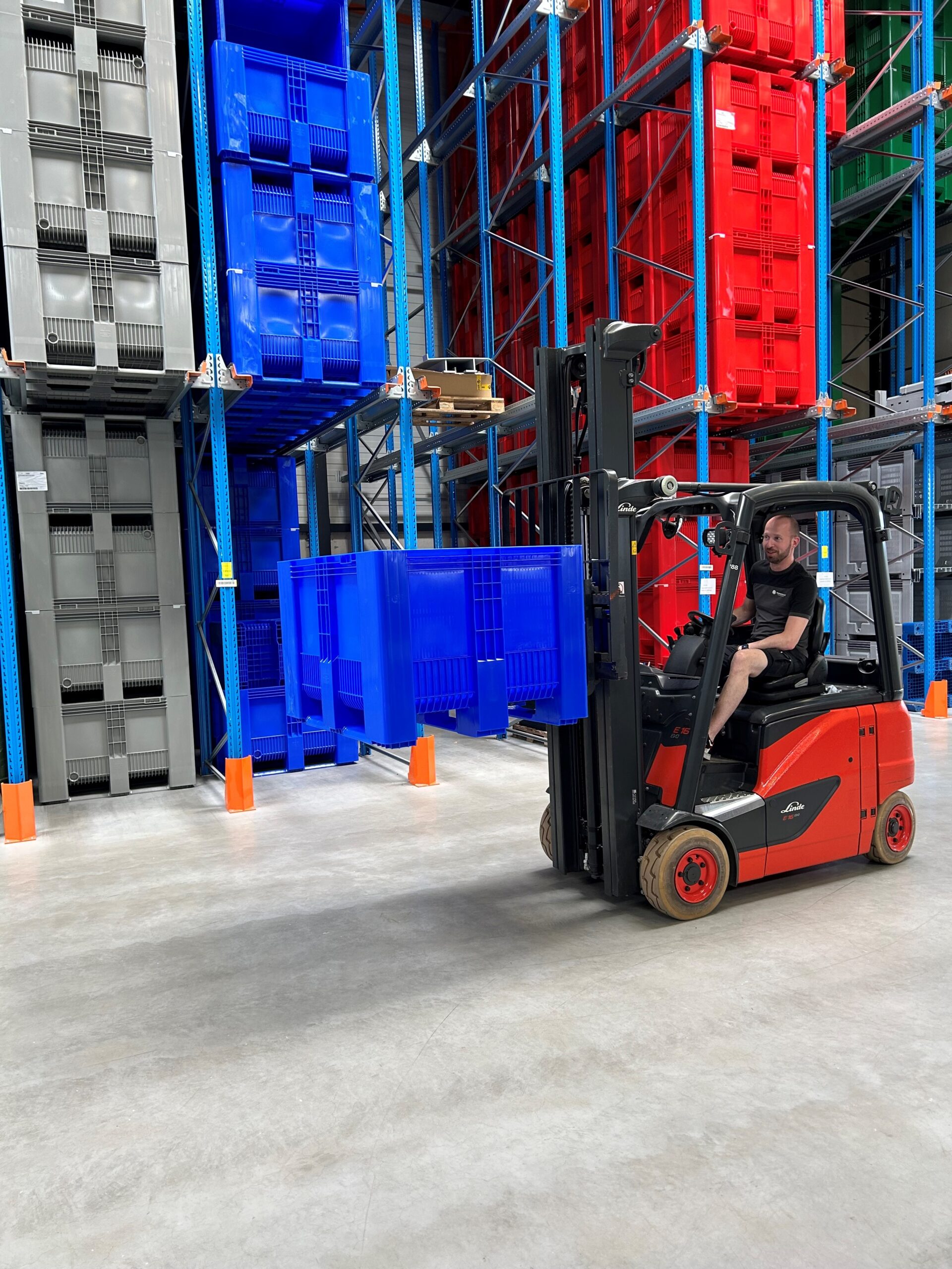 SB3 plastic pallet boxes 120 x 100 cm - versatile and robust - Transoplast